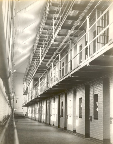 Cell Tiers + Vanishing Point Perspective = Prison Photography ...