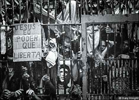 Gary Knight at Polinter Prison, Rio de Janeiro | Prison Photography