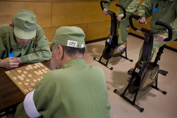Jeremy Sutton-Hibbert: Aging Japanese Prisoners | Prison Photography